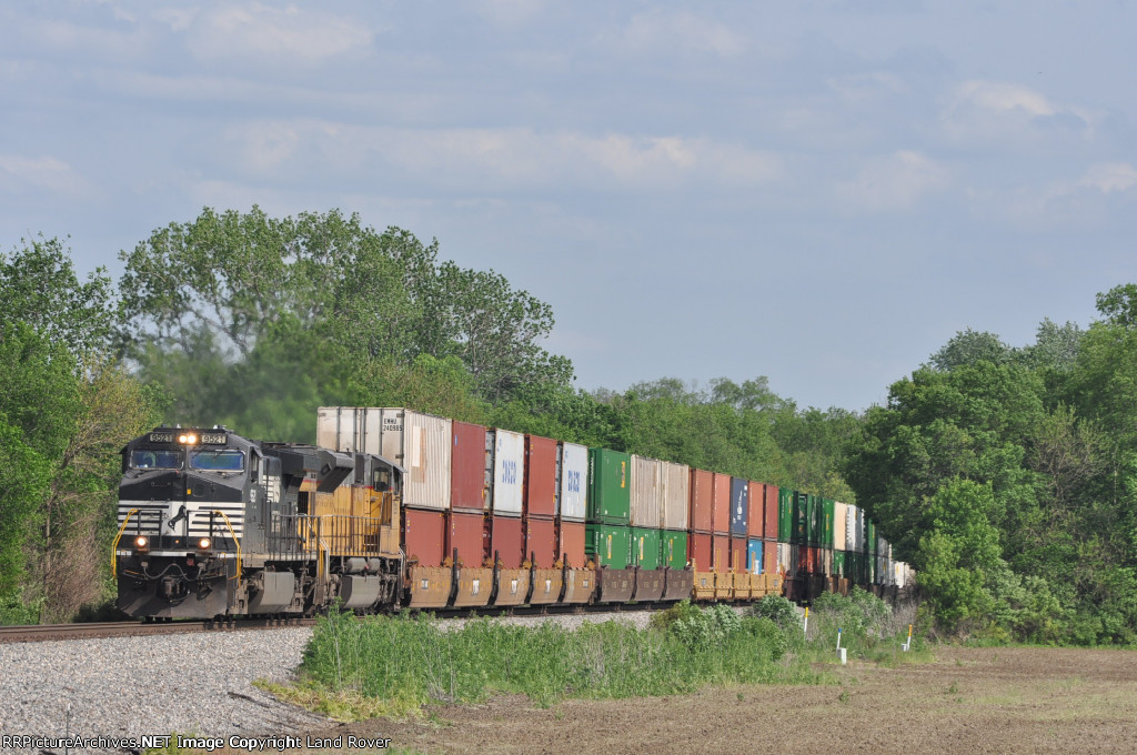 NS 9521 On NS 282 Westbound